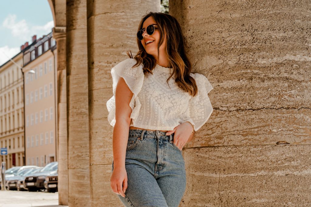 French Summer Capsule Wardrobe Essentials + 15 Outfit Ideas