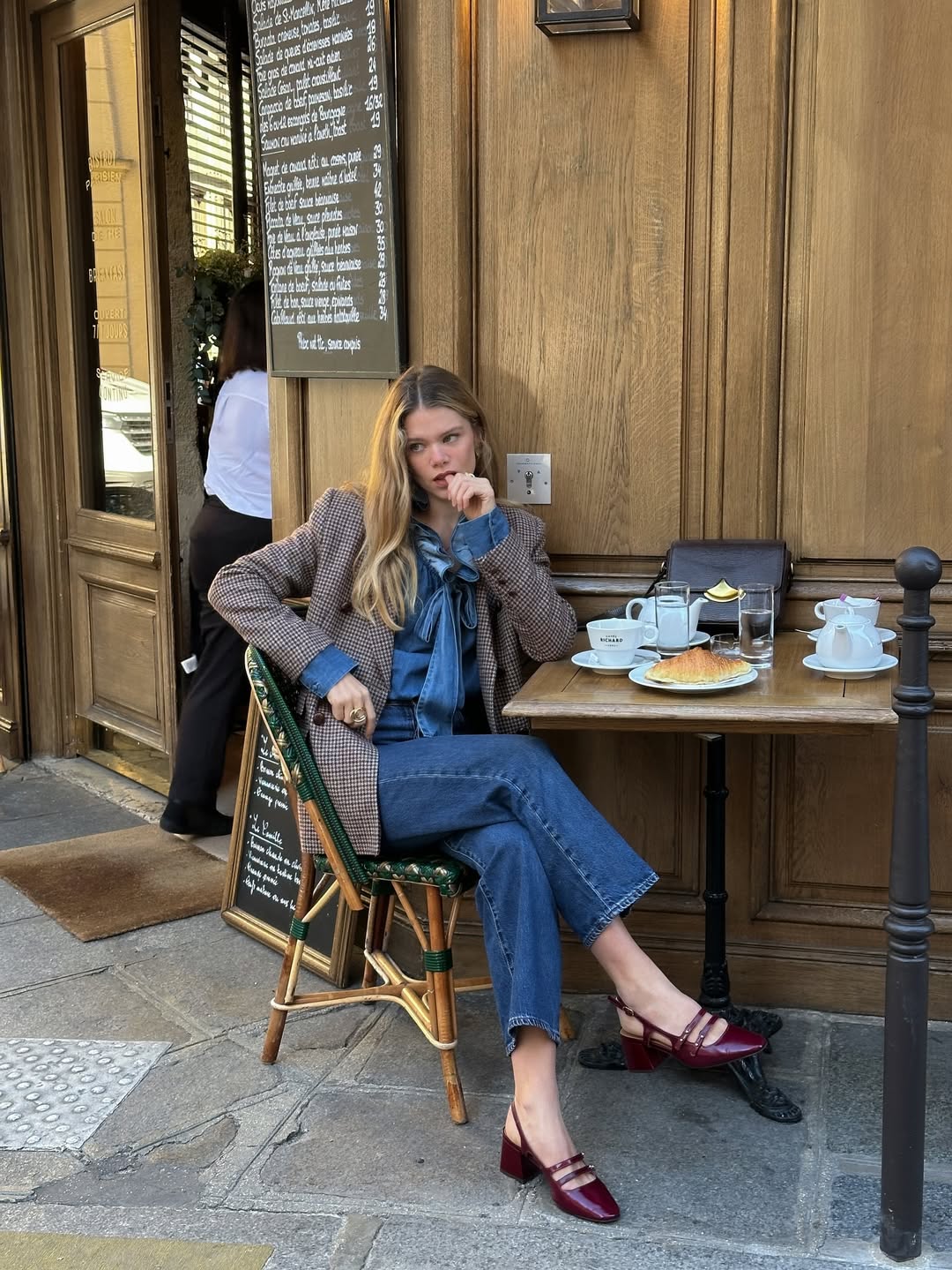 15 Chic French Mary Jane Outfits to Try This Spring